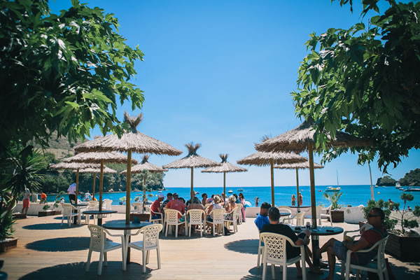 Ciudad de Vacaciones Cala Montjoi en Roses. Guía Vayacamping ...