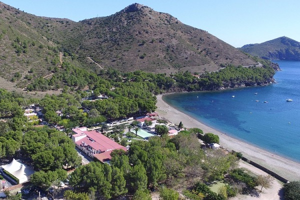 Ciudad de Vacaciones Cala Montjoi en Roses. Guía Vayacamping ...