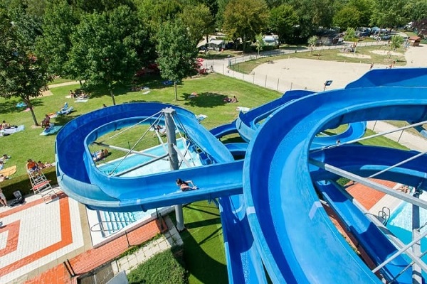 Camping La Plaine Tonique - Montrevel en Bresse - Vayacamping